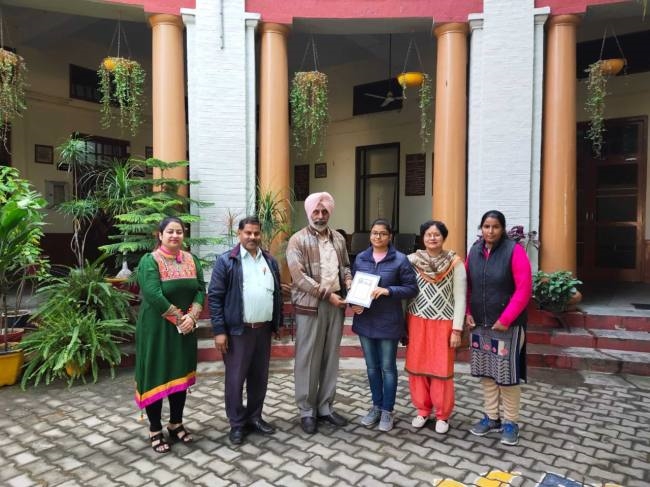 खालसा कालेज माहिलपुर की प्रिया ने यूनिवर्सिटी में प्राप्त किया प्रथम ...