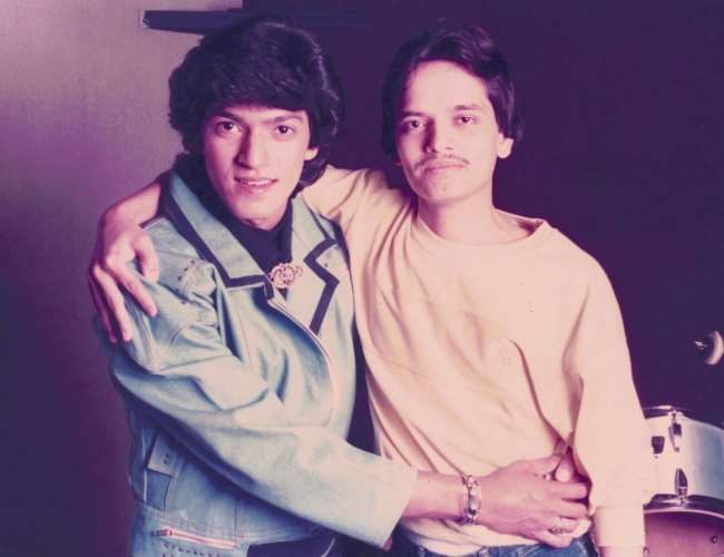 आदेश श्रीवास्तव और विजेयता पंडित के बेटे अवितेश श्रीवास्तव का गाना ...