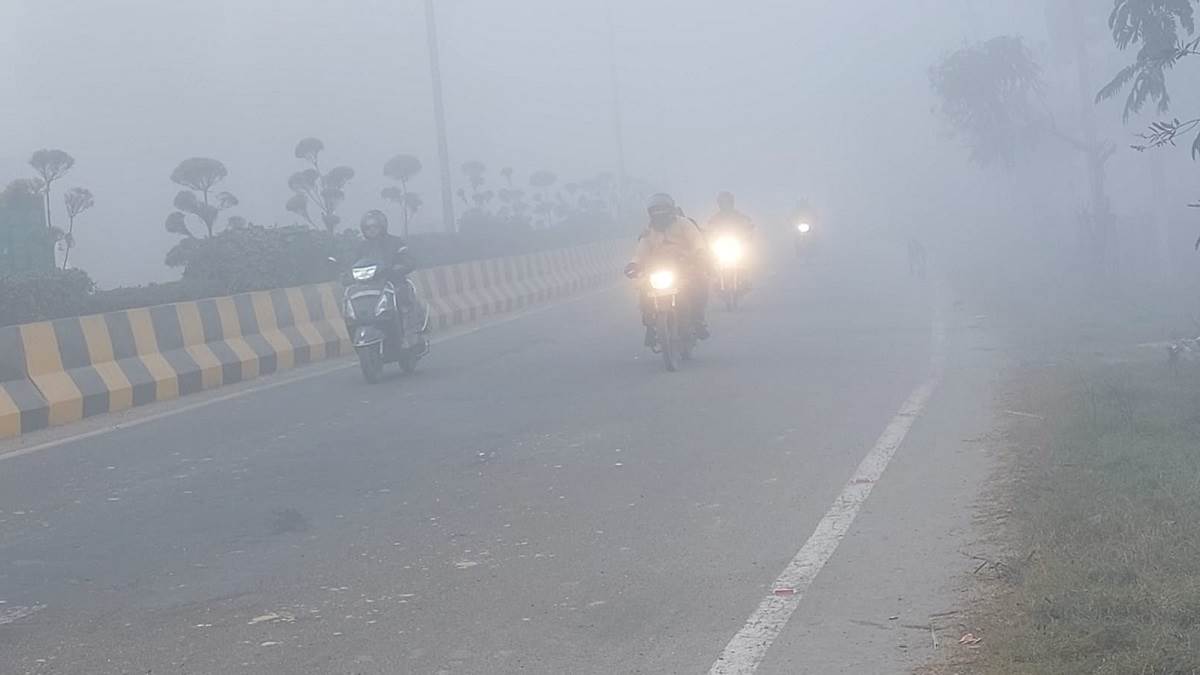 UP Weather Today: यूपी में पहाड़ों से सर्द हवा आने से लुढ़का पारा, सुबह ...