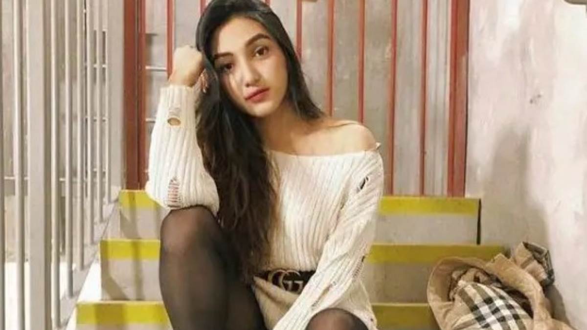 Andaz Apna Apna के डायरेक्टर राजकुमार संतोषी की बेटी हैं बला की खूबसूरत, बोल्डनेस उड़ा देगी आपके ...