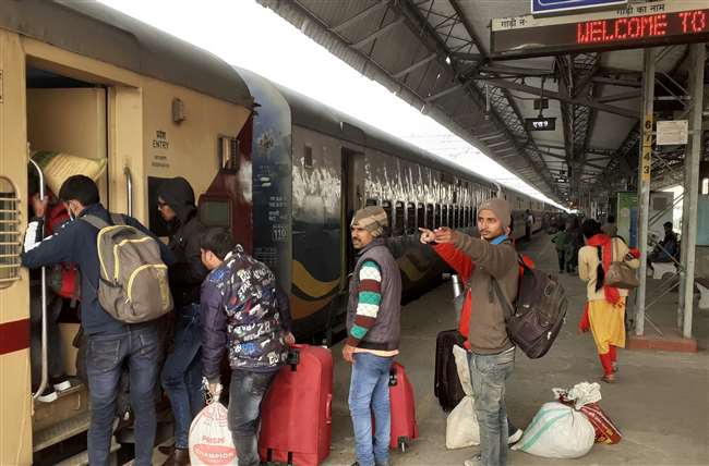 मऊ जिले के यात्रियों के लिए दिल्ली अब दूर नहीं, लिच्छवी एक्सप्रेस का ...