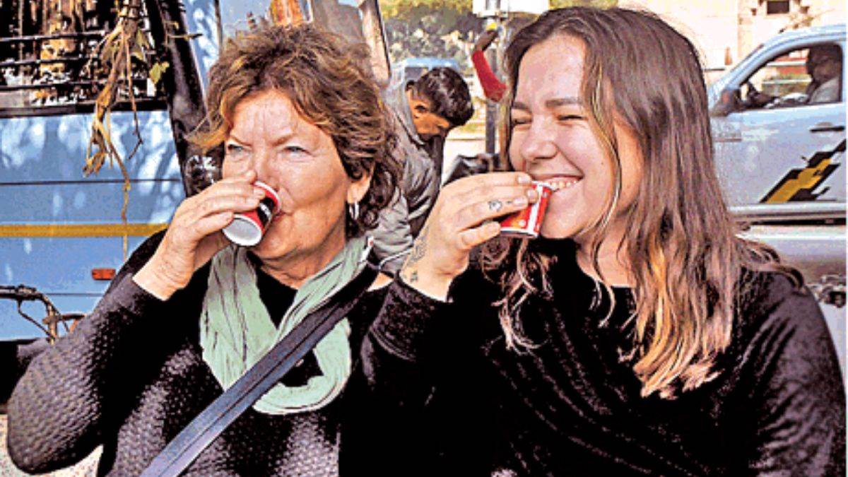 Mathura Weather: कड़कड़ाती ठंड में धूप हुई मेहरबान, शीत लहर से छूटी ...