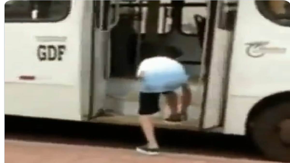 Viral Video: प्रैंक करने वाले लड़के को बस ड्राइवर ने सिखाया ऐसा सबक ...