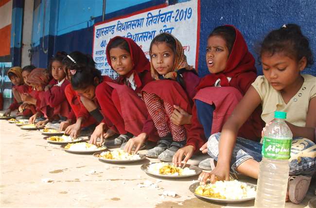 Weekly News Roundup Dhanbad: मिड-डे मिल में झोल ही झोल, विश्वास नहीं तो ...
