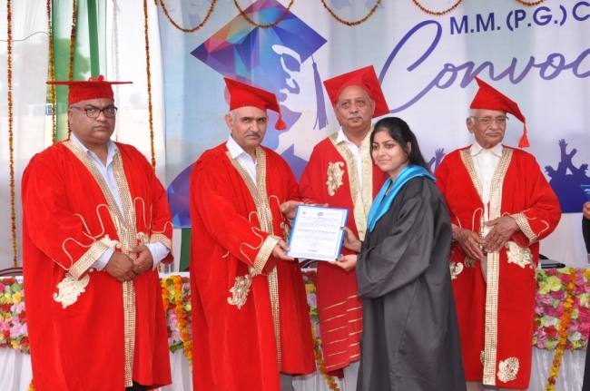 एमएम कालेज में दीक्षा समारोह में 800 विद्यार्थियों को बांटीं डिग्रियां ...