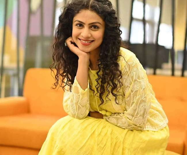 मुझे इंस्टाग्राम पर Millions में फॉलोअर्स बनाकर बस कही गुम नही होना ...