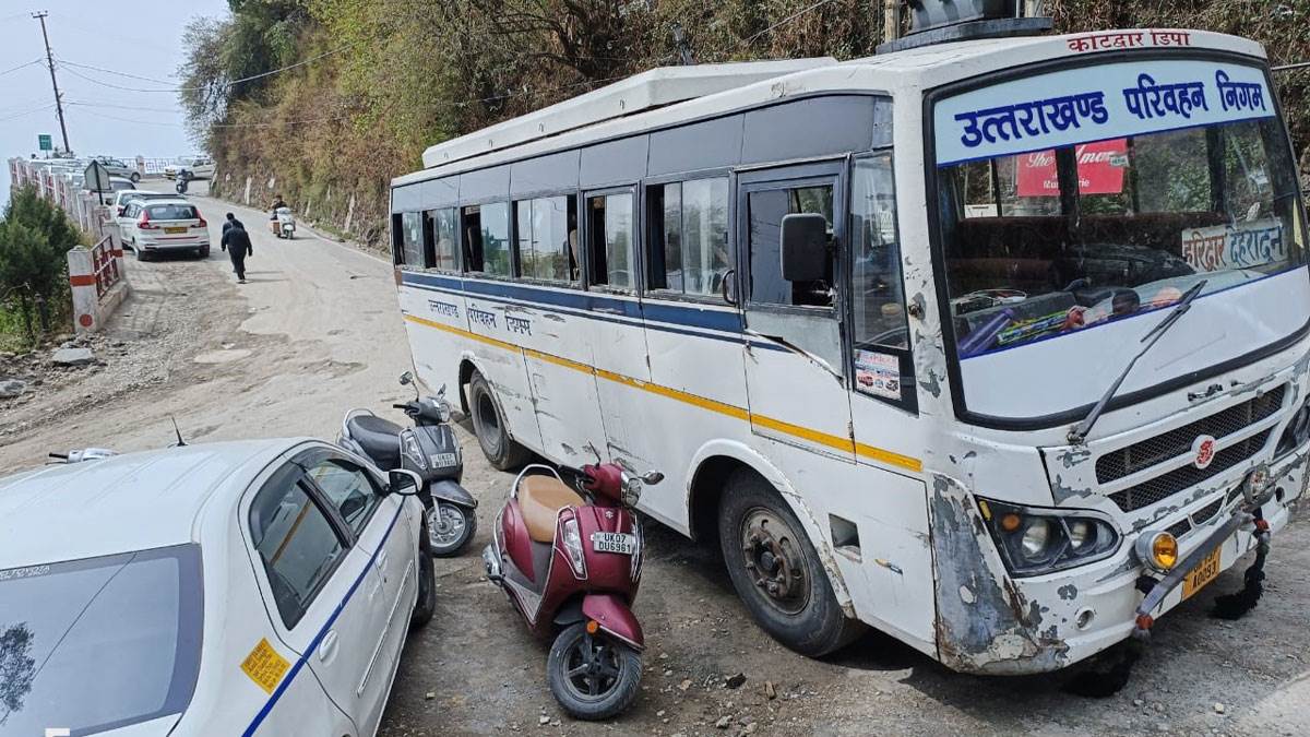 Mussoorie से देहरादून के लिए चली बस के ब्रेक फेल, खतरें में पड़ी 35 जान ...