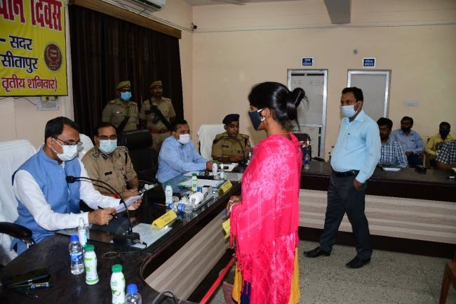 संपूर्ण समाधान दिवस नहीं, इसे 'फुर्सत दिवस' कहिए जनाब - sampoorn ...