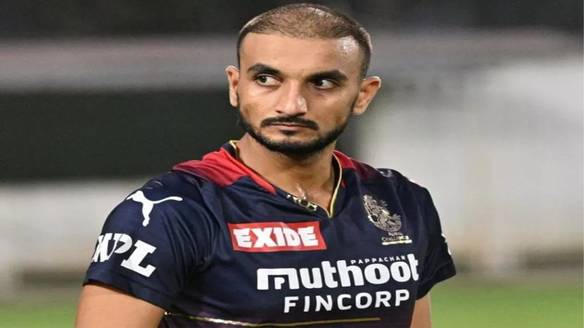 RCB vs CSK: Harshal Patel से हुई बड़ी गलती, अंपायर ने पूरा नहीं करने ...