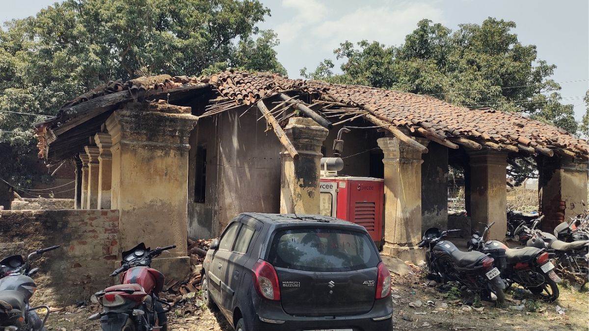 Giridih:लोगों को सुरक्षा देने वाले पुलिसकर्मी खुद ही असुरक्षित, करोड़ों ...