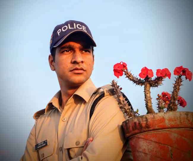 बॉलीवुड स्टार ने कांस्टेबिल मनीष को बताया सुपर हीरो, पढ़िए - Bollywood ...