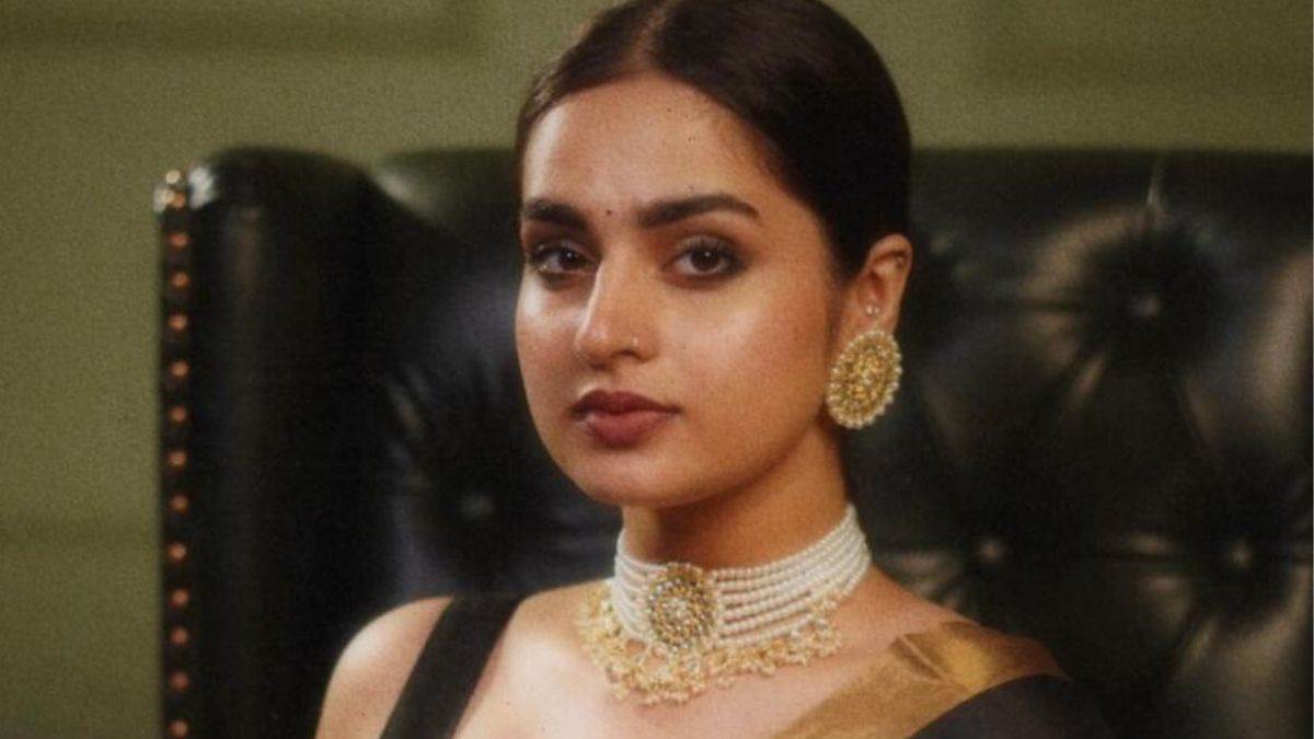 Munawar Faruqui की एक्स गर्लफ्रेंड आयशा खान का सातवें आसमान पर पहुंचा ...