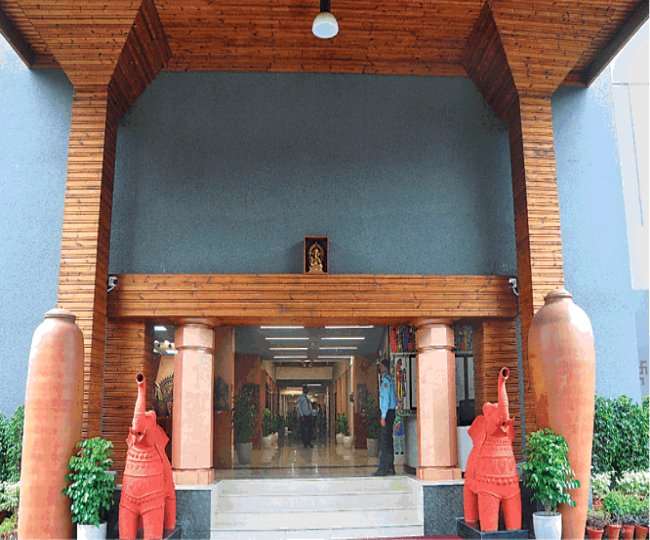 पढ़िए- इंदिरा गांधी राष्ट्रीय कला केंद्र से जुड़ी कुछ अनसुनी जानकारियां ...