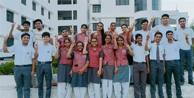 98 प्रतिशत अंक लाकर श्लोक तिवारी बने जिला टापर - Shlok Tiwari became ...