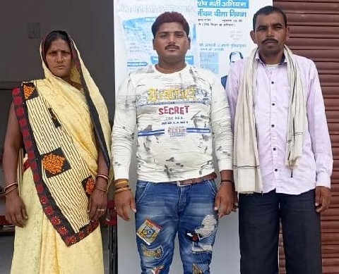 पांच वर्ष से लापता पुत्र घर लौटा तो छलक उठे आंसू - When the son, who ...