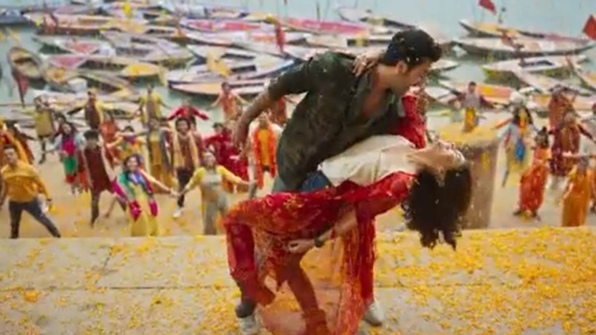 Kesariya Song Twitter Review: फैंस को भाया रणबीर-आलिया का ‘केसरिया ...