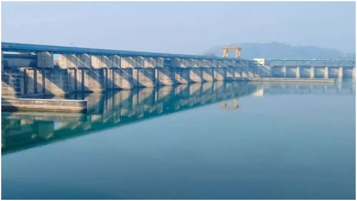 Hathnikund Barrage पर पानी के बहाव की स्थिति सामान्य, यमुना में कटाव भी ...