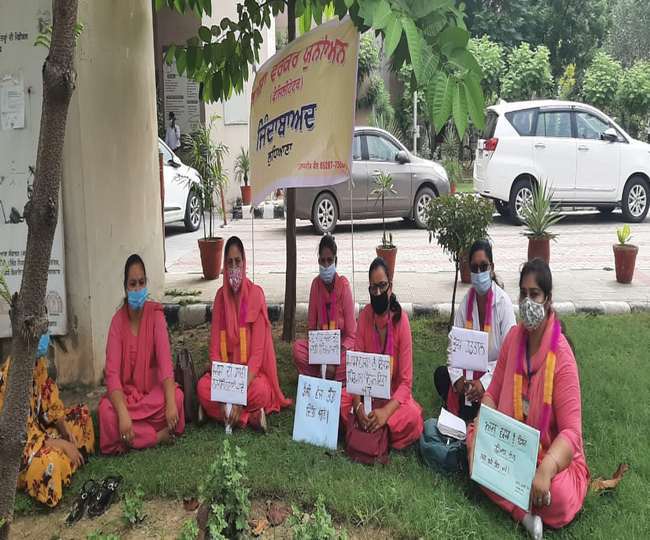 सिविल अस्पताल में भूख हड़ताल पर बैठीं आशा वर्कर, हरियाणा पैटर्न लागू ...