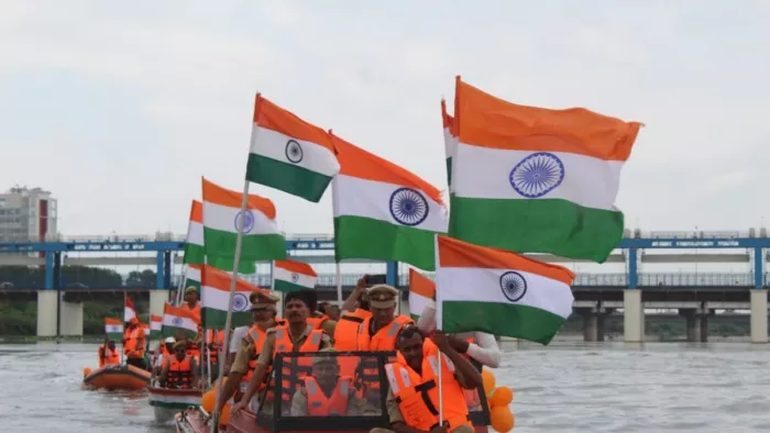 Lucknow News: राष्‍ट्रीय ध्‍वज का सम्‍मान हम सबकी ज‍िम्‍मेदारी, इन ...