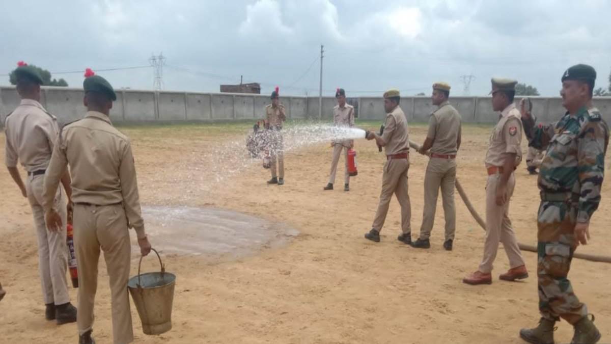 NCC Annual Training Camp: अलीगढ़ में एनसीसी कैडेटों को मिला आग से बचाव का प्रशिक्षण - NCC cadets ...