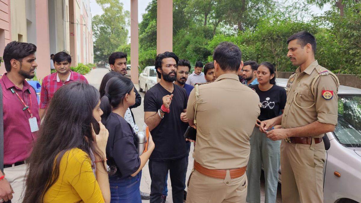 Ghaziabad: परीक्षा देने आए छात्रों को चोरों ने बनाया निशाना, कॉलेज के ...