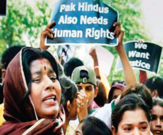 आतंक के गढ़ पाकिस्तान में मानवाधिकार की बात भी बेमानी, सुरक्षित नहीं ...