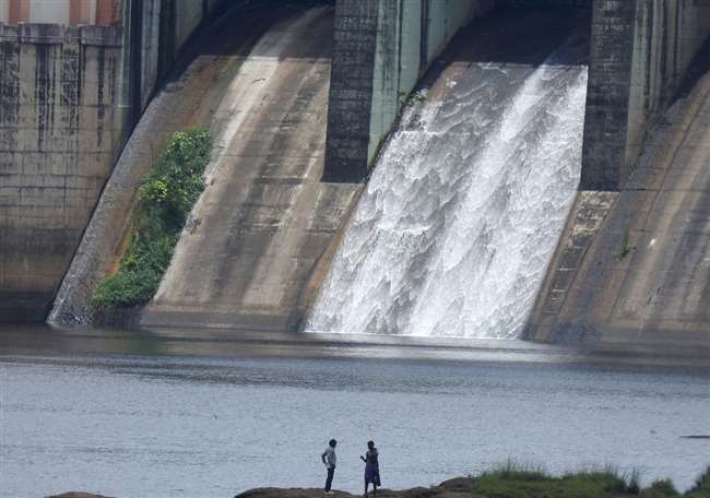 खतरे के निशान से रिहंद डैम महज पांच फीट दूर, बढ़ते जलस्तर पर बढ़ा दी गई ...