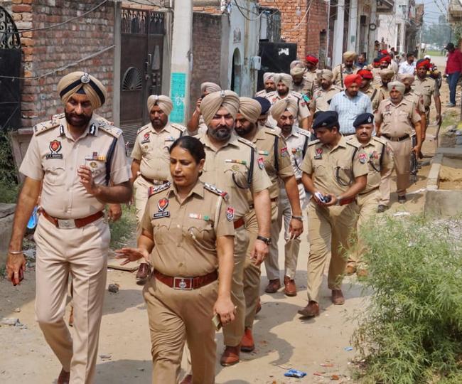 जालंधर में 300 पुलिस जवानों ने एकसाथ बोला नशा तस्करों के मोहल्ले में ...