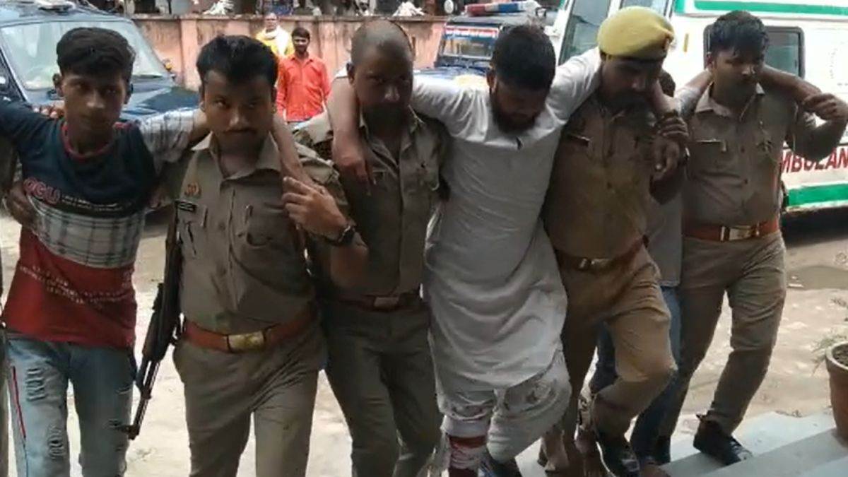 Ambedkar Nagar: छात्रा का दुपट्टा खींचकर भागने वाले दो मनचले ने छीनी ...