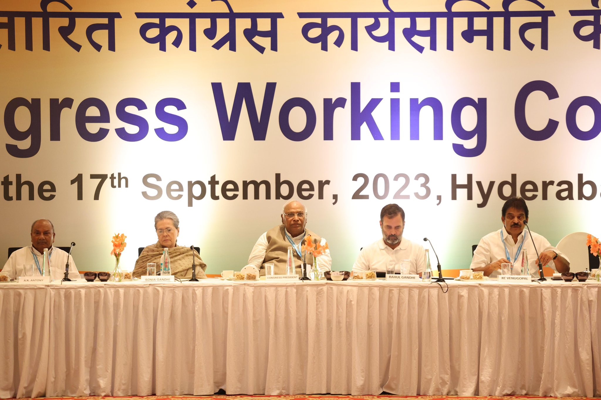 CWC Meet: संंसद के विशेष सत्र से पहले कांग्रेस की पीएम से खास मांग, कहा ...