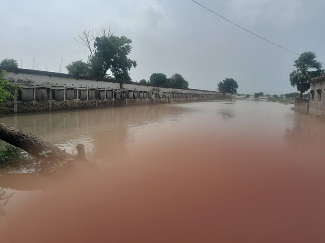 Chhapra Flood: छपरा शहर के निचले इलाकों में घुसा बाढ़ का पानी, मचा ...