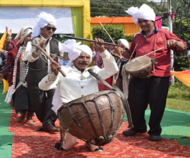 जड़ों से जोड़े रखने की सामाजिक परंपराओं का पोषक है रं समाज, ईष्ट देव की ...