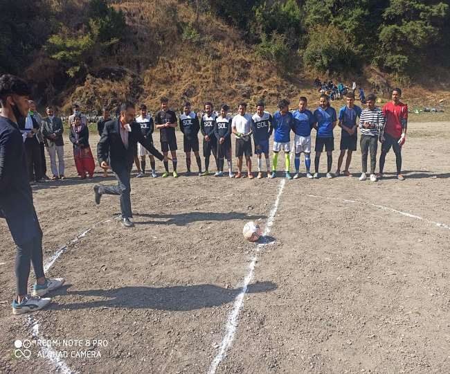 नैनीताल में पानी से लबालब भरी रहने वाली सूखाताल झील बनी खेल मैदान ...