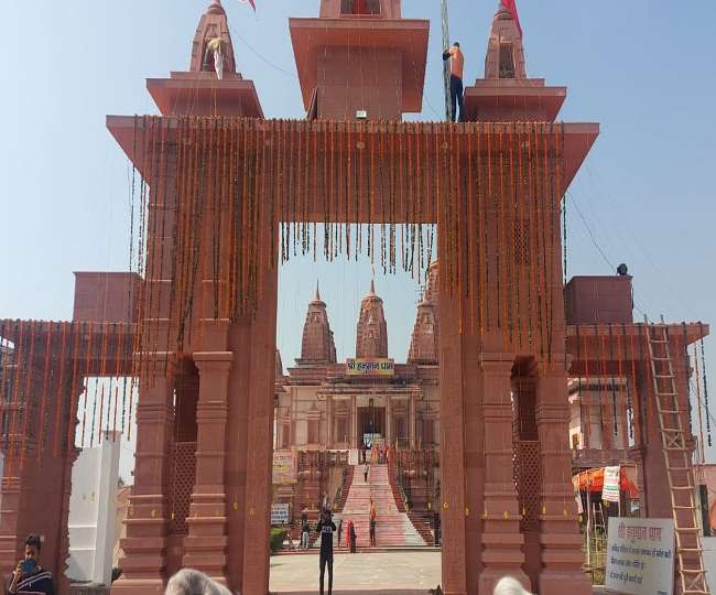 Hanuman Dham foundation day 2021 : जानिए क्‍यों देश-दुनिया में प्रसिद्ध ...