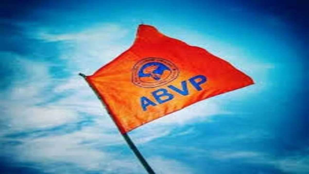 Chandigarh: एबीवीपी पोस्टर पर पीयू के कई प्रोफेसर्स की फोटो से मचा बवाल ...