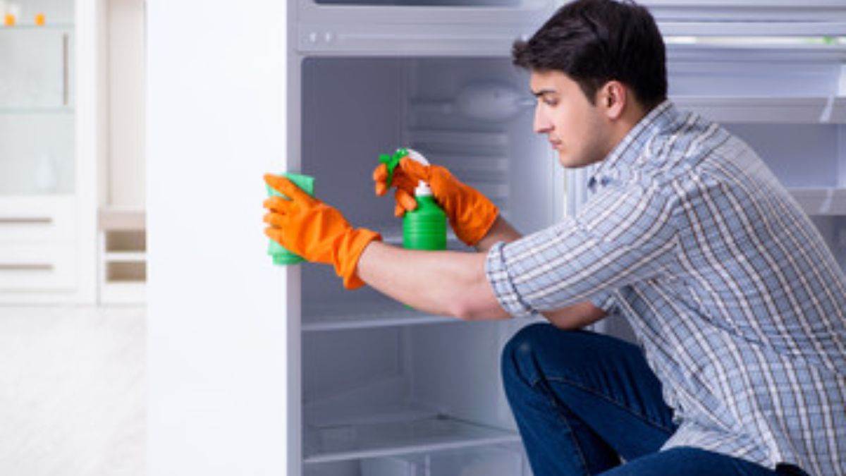 Fridge Cleaning Tips: फ्रिज की सफाई करने के लिए अपनाएं ये आसान टिप्स ...