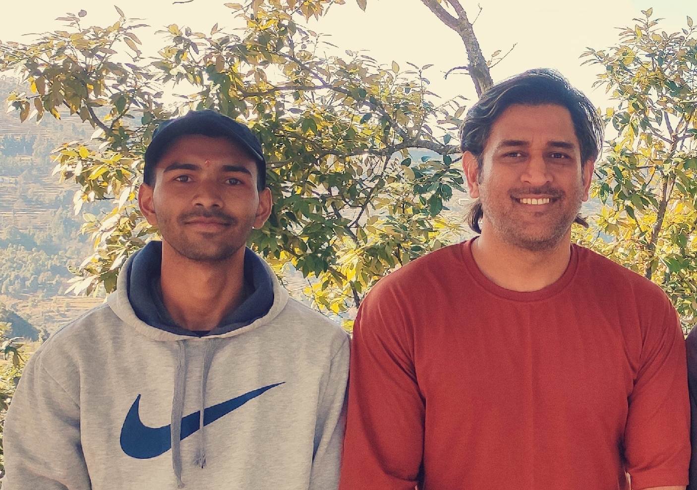 MS Dhoni in Uttarakhand: अपनों के बीच समय बिता रहे महेंद्र सिंह धोनी ...