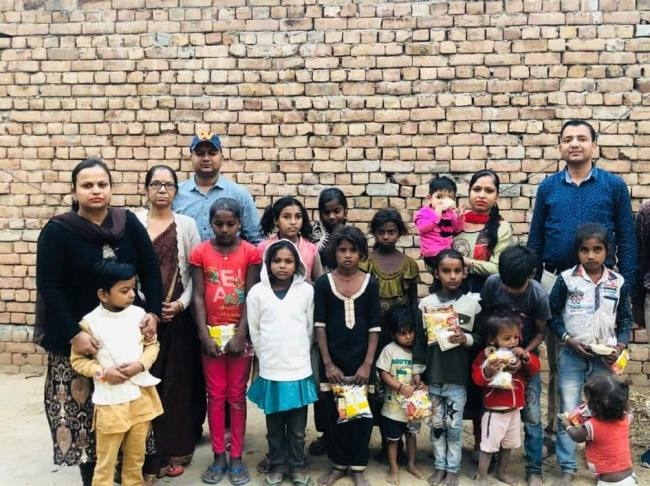 झुग्गी-झोपड़ी के बच्चों के दो रहे शिक्षा के साथ संस्कार - education to ...