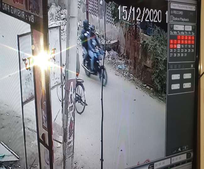 Bank Robbery in Agra सीसीटीवी फुटेज को लेकर घूम रही पुलिस नहीं हुई ...