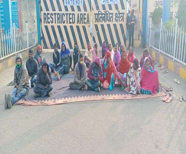 Maithon Power के मुख्यद्वार पर विस्थापितों का अनिश्चितकालीन धरना शुरू ...