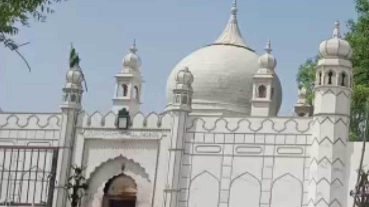 Etah News: जलेसर दरगाह प्रकरण, 99 करोड के गबन की जांच करेगी आर्थिक ...