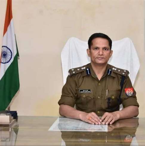 आईपीएस अधिकारी Subhash chandra dubey को Azamgarh में डीआइजी के पद पर ...