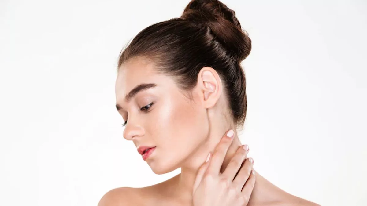 Neck Tanning: गर्दन पर जमी मैल को साफ करने के लिए अपनाएं ये आसान टिप्स ...