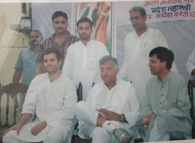राजीव के साथ अमेठी आए थे कैप्टन सतीश शर्मा - Captain Satish Sharma came ...