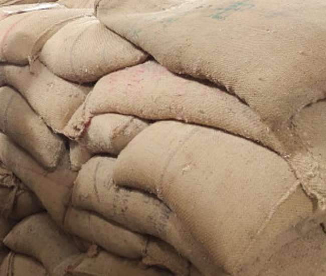 वर्षों पहले पकड़े गए राशन माफिया के चावल को प्रशासन ने दी क्‍लीन चिट ...