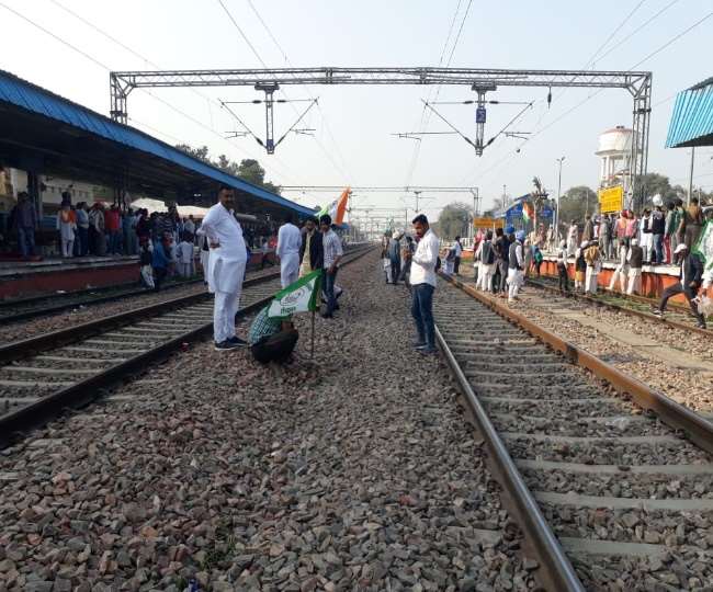 Kisan Rail Roko Andolan Update: खाली होने लगे रेलवे ट्रैक, चार बजते ही ...