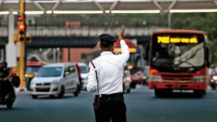 Traffic Advisory: दिल्ली पुलिस ने जारी की ट्रैफिक एडवाइजरी, लाल किला ...