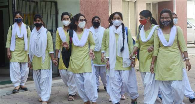 Inspiring : मोर बेटी केकरो से कम नखउ : झारखंड की बेटियां कामयाबी की लिख ...