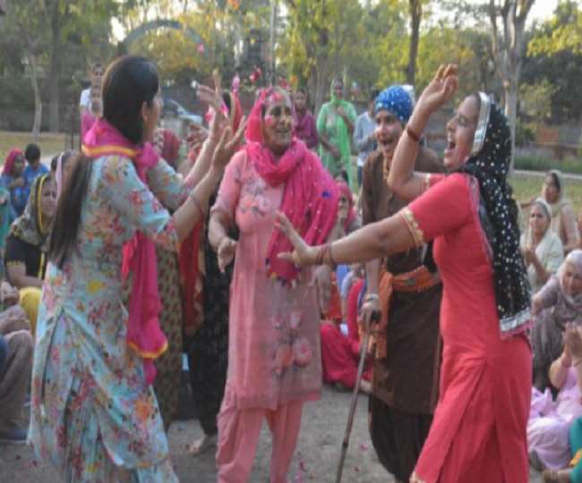 देशभर में प्रसिद्ध है हरियाणा के सिवानी की होली, डेढ़ महीने तक मनाया ...