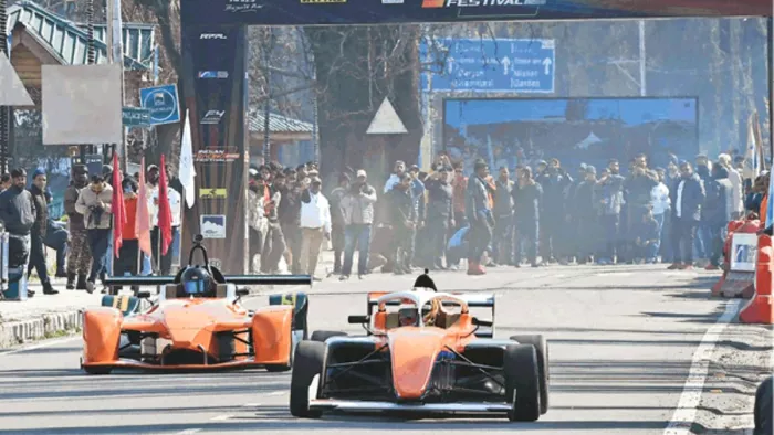 Formula-4 Car Show: श्रीनगर में पहली बार हुआ कार शो, हवा की रफ्तार से दौड़ी फॉर्मूला-4 कारें; PM ...